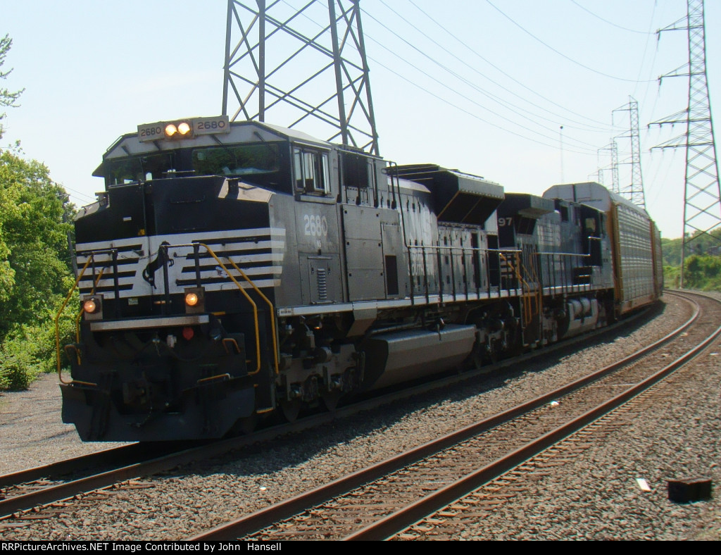 NS SD70M-2 leading